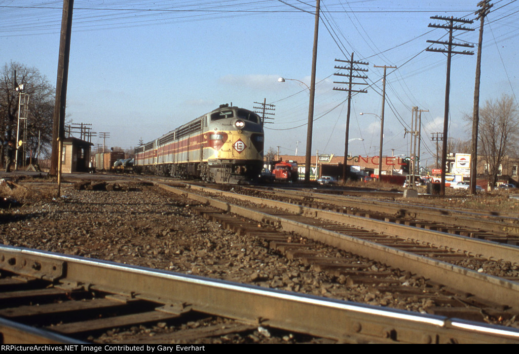 EL E8A #827 - Erie Lackawanna